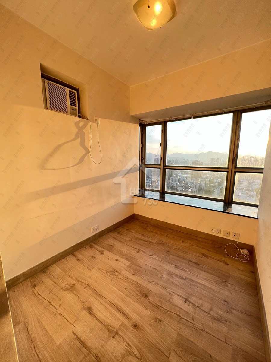 Yuen Long | Yoho Town | 8403589 | Sale - House730