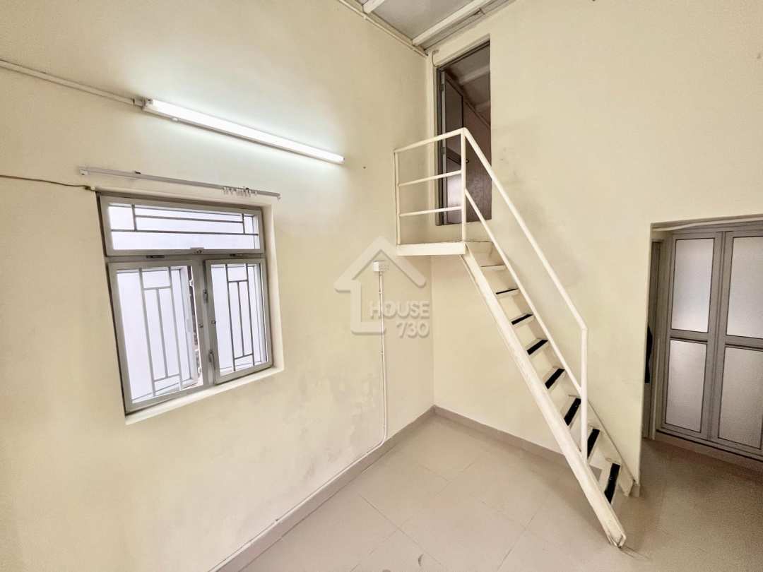 Yuen Long | Ngau Hom Tsuen San Hing Tsuen [Village House] | 8219668 | Rent - House730