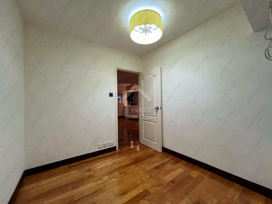 Mid Level West | Kam Ning Mansion | 8757078 | Rent - House730