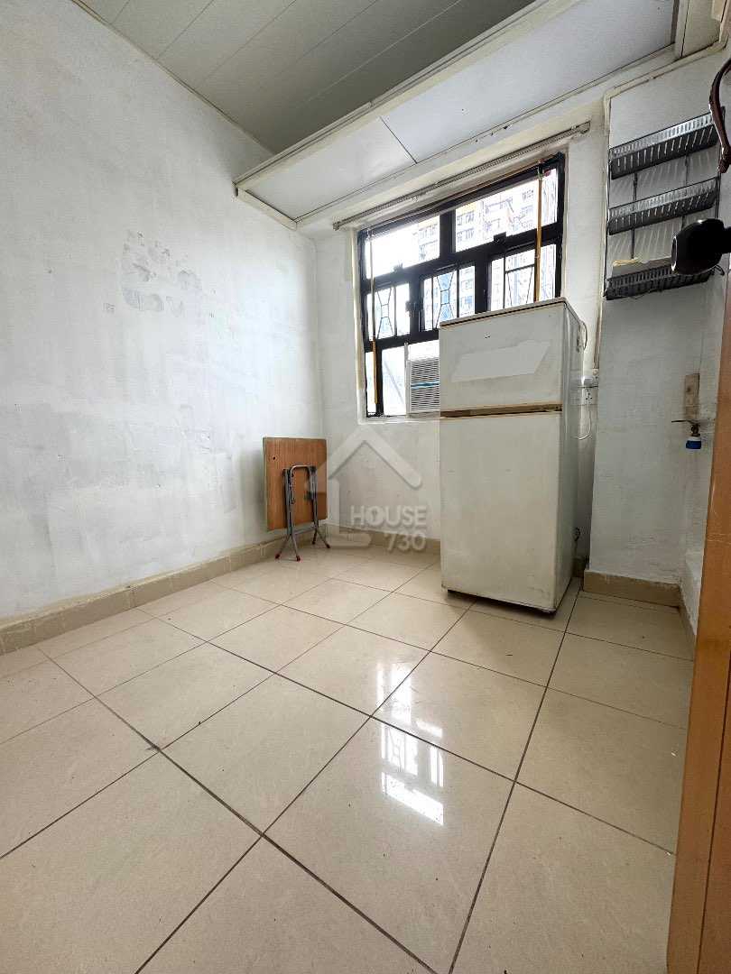 Yuen Long | Kin On Building | 8920156 | Rent - House730